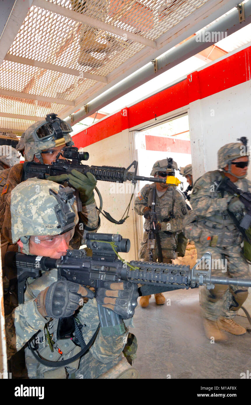 California Army National Guard Soldiers from the 1st Battalion, 184th ...