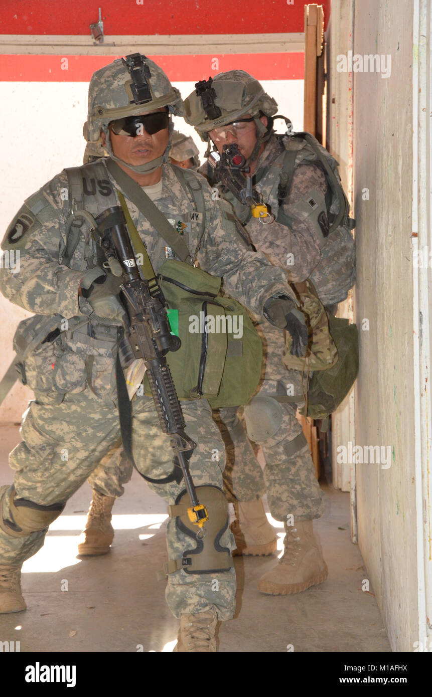 California Army National Guard Soldiers from the 1st Battalion, 184th ...