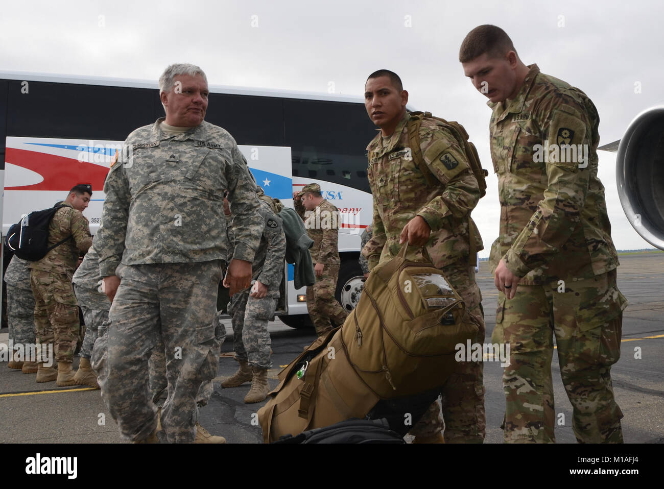 California Army National Guard Soldiers from the 649th Engineer Co ...