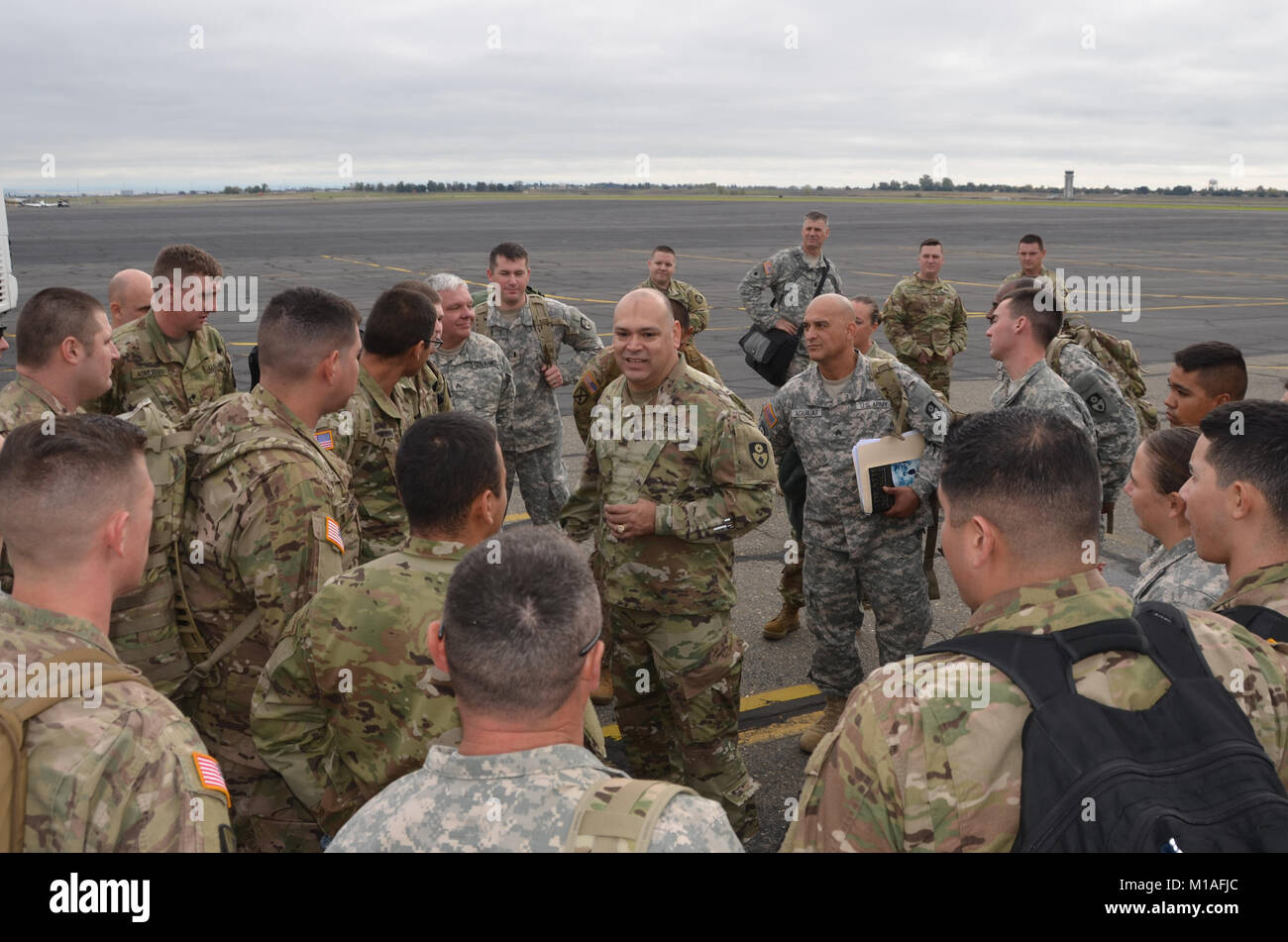 California Army National Guard Soldiers from the 649th Engineer Co ...