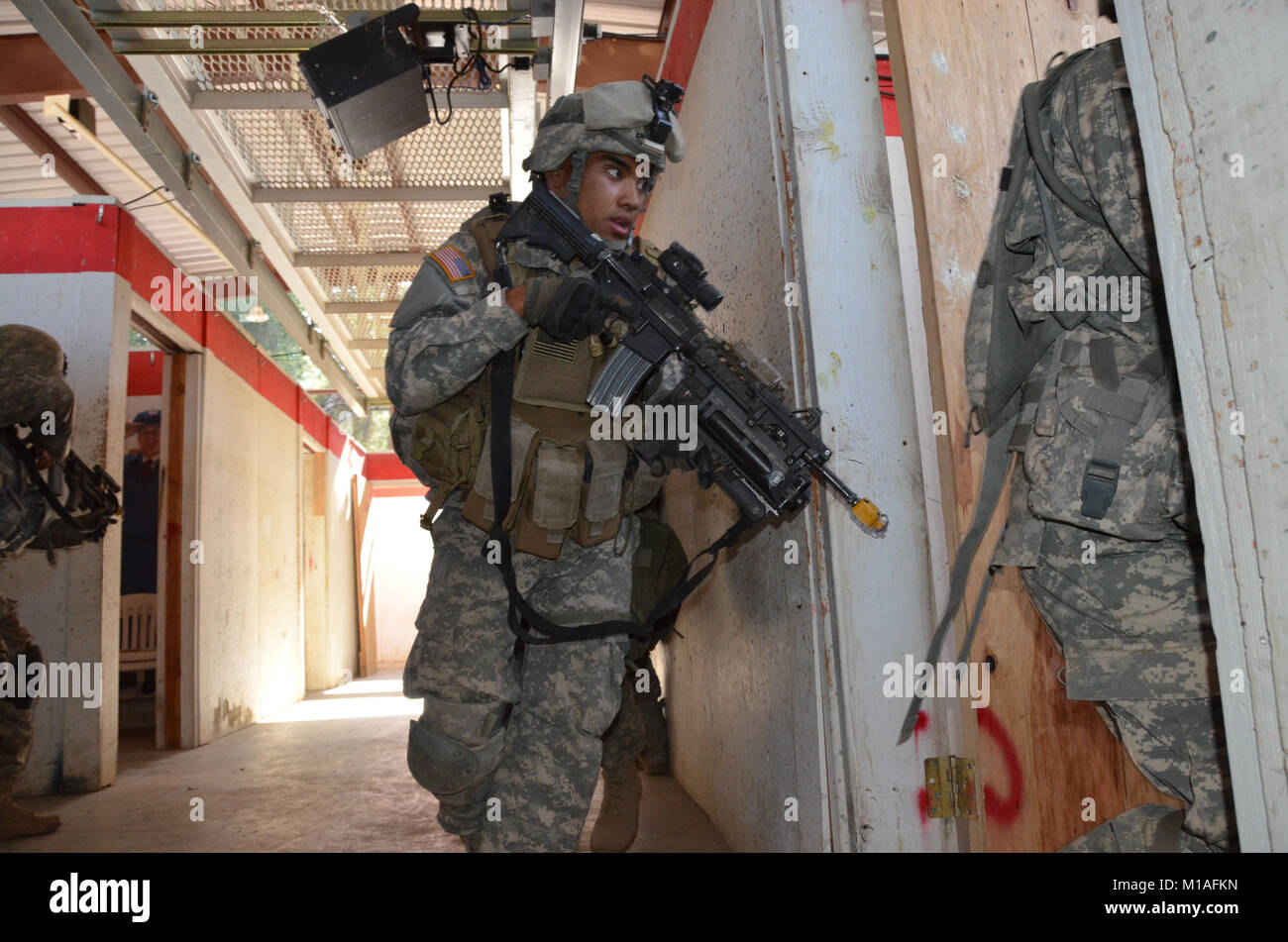 California Army National Guard Soldiers from the 1st Battalion, 184th ...