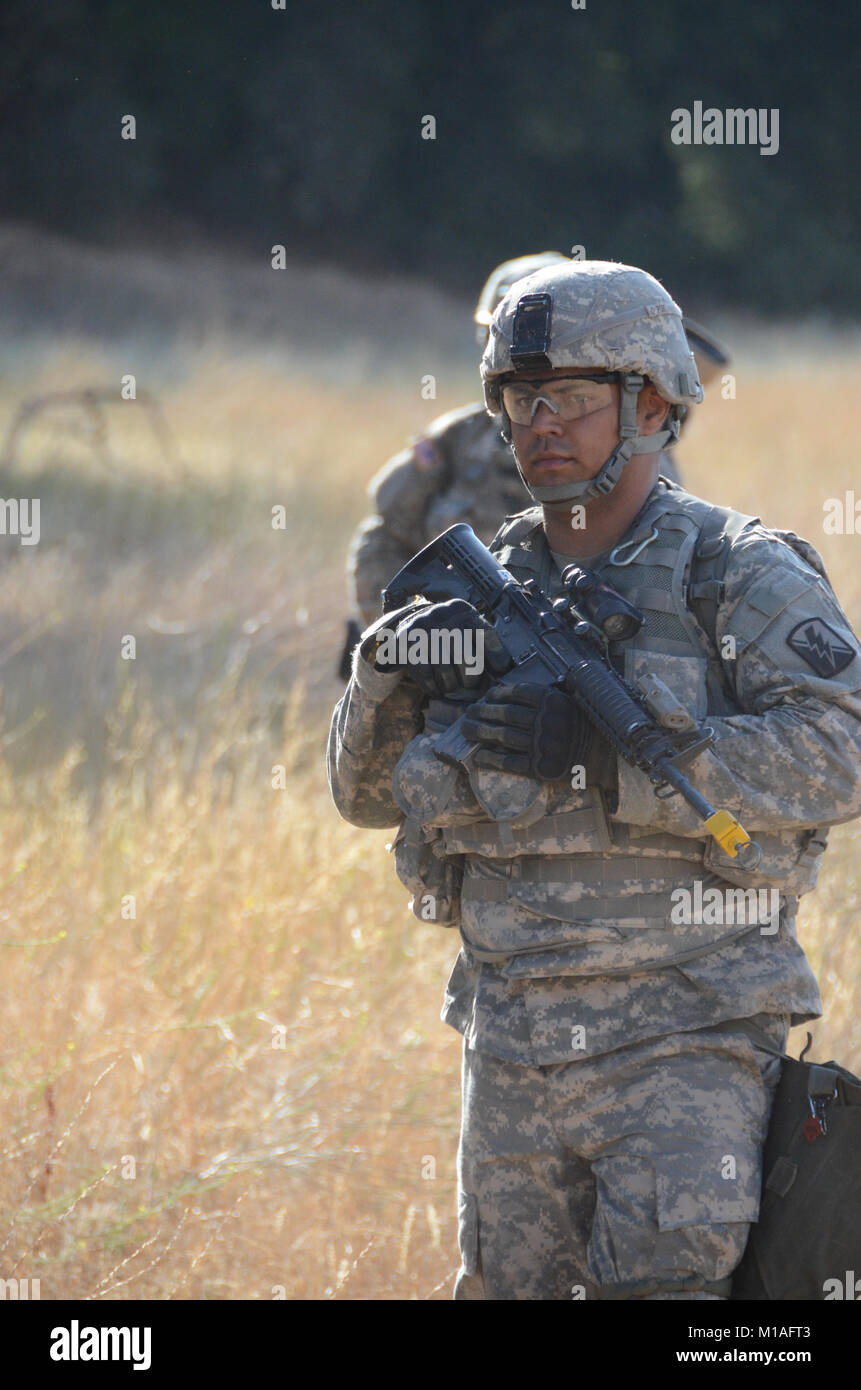 California Army National Guard Soldiers from the 1st Battalion, 184th ...