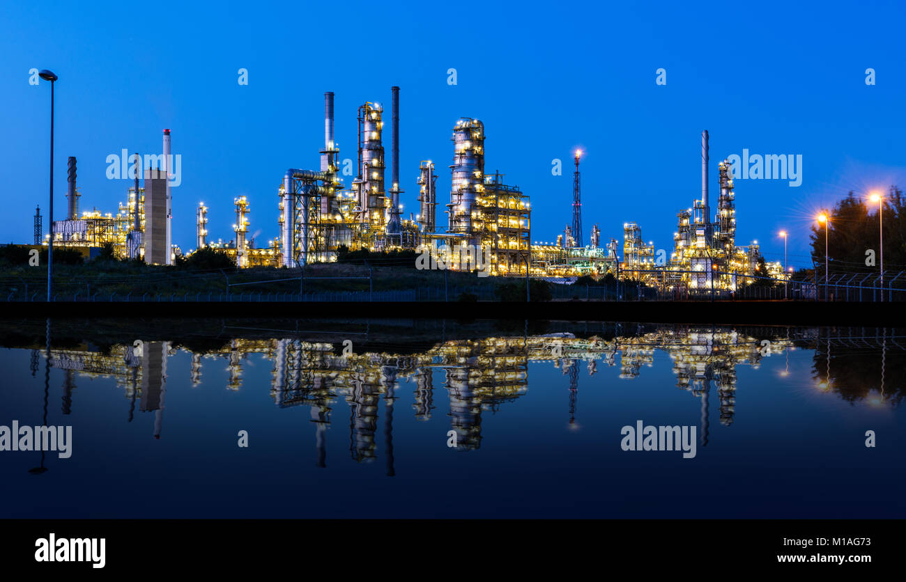 Powerful lights on a modern factory at night Stock Photo - Alamy