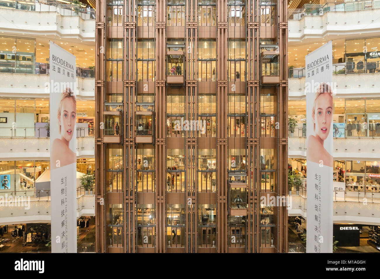 Mall elevators lift hi-res stock photography and images - Alamy