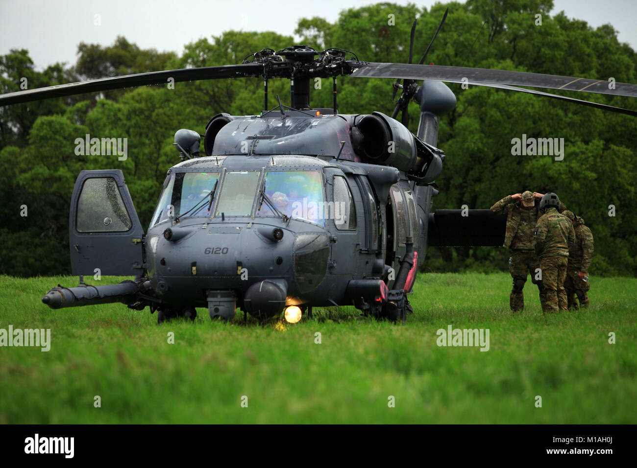 Members of the 129th Rescue Squadron from Moffett Air National Guard ...