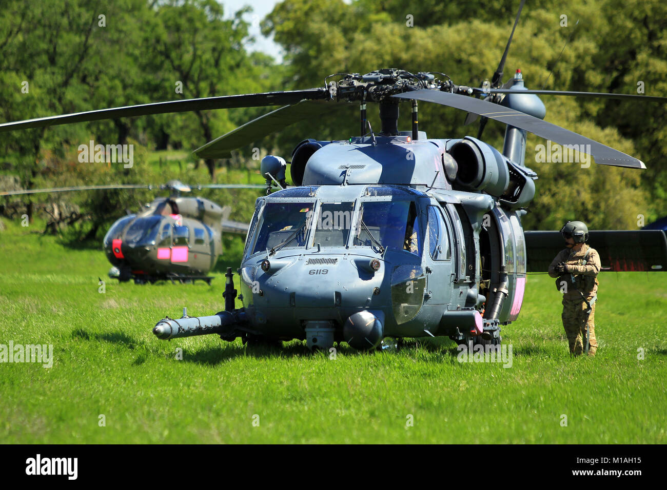 Members of the 129th Rescue Squadron from Moffett Air National Guard ...