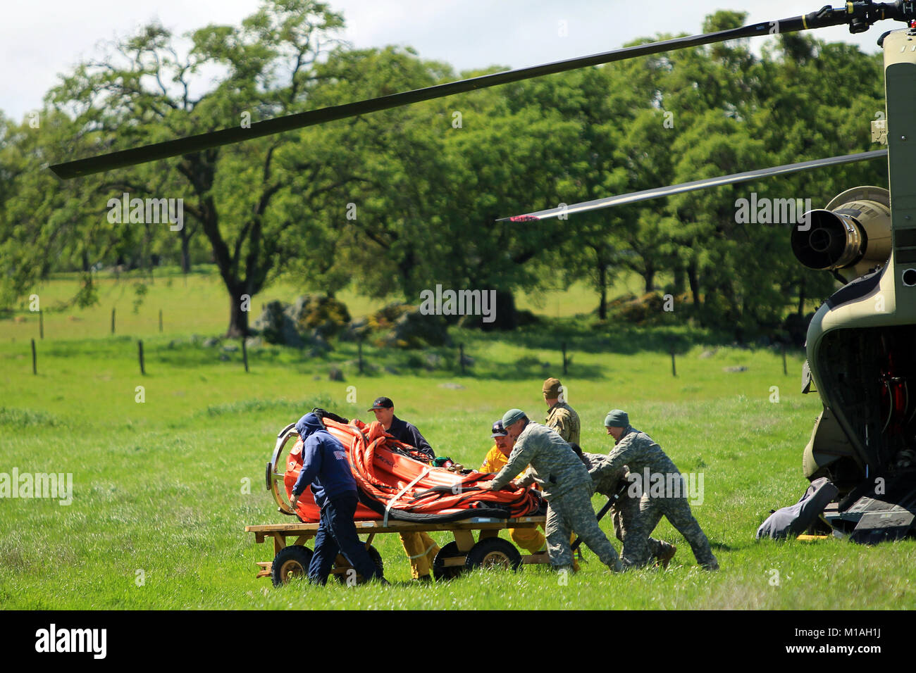 The crew of a CH-47F Chinook from Bravo Company, 1st Battalion, 126th ...