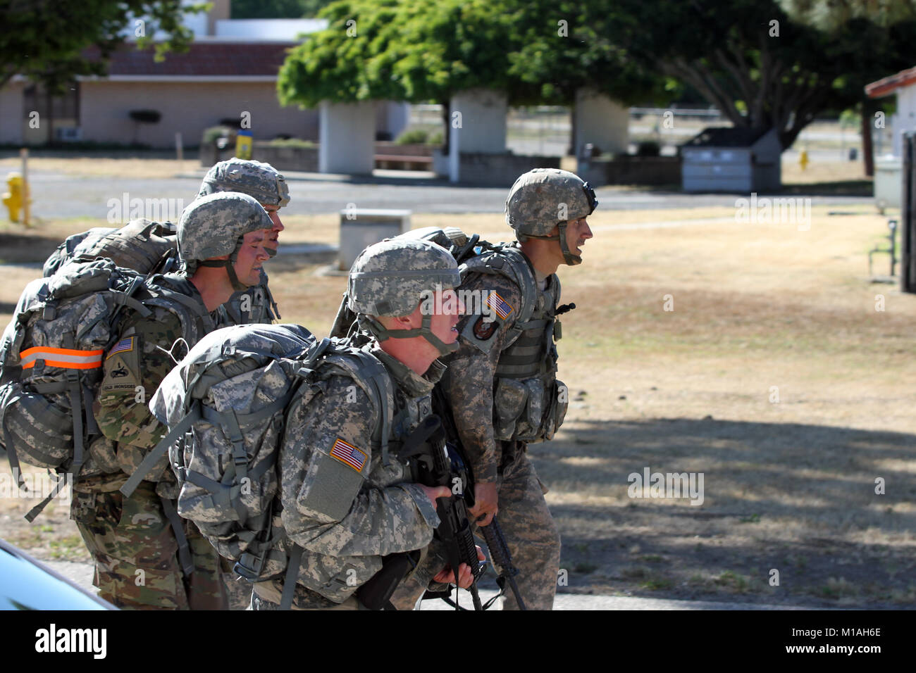 Soldier carrying packs hi-res stock photography and images - Alamy