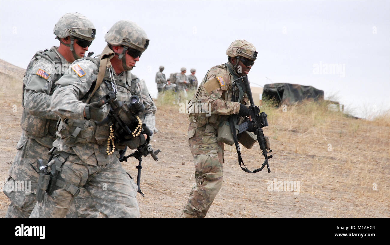 Soldiers from the California Army National Guard's 1-184th Infantry ...
