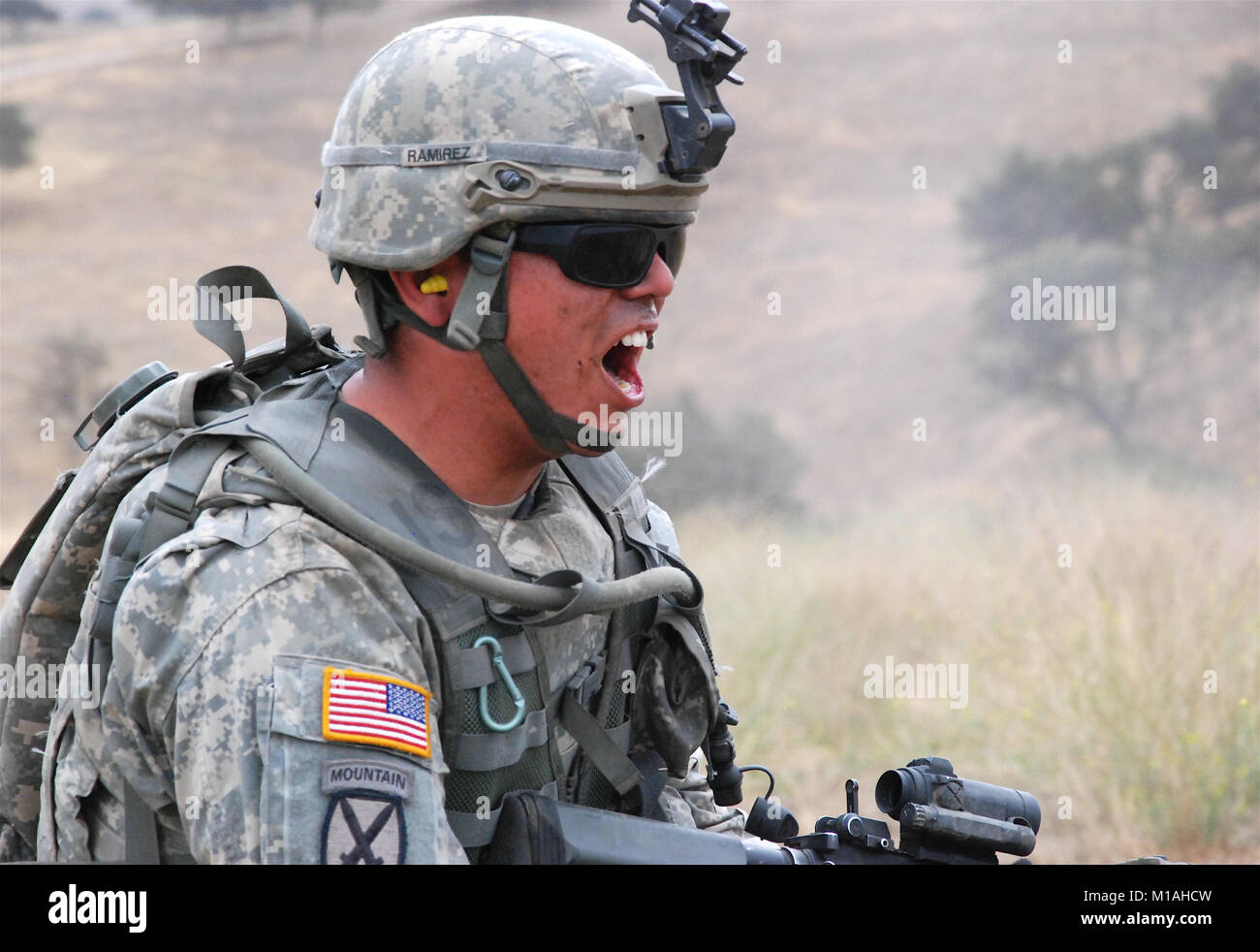 Soldiers from the California Army National Guard's 1-184th Infantry ...