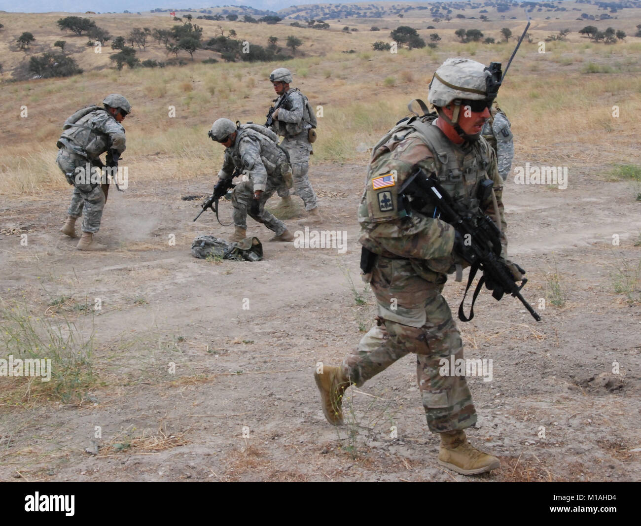 Soldiers from the California Army National Guard's 1-184th Infantry ...