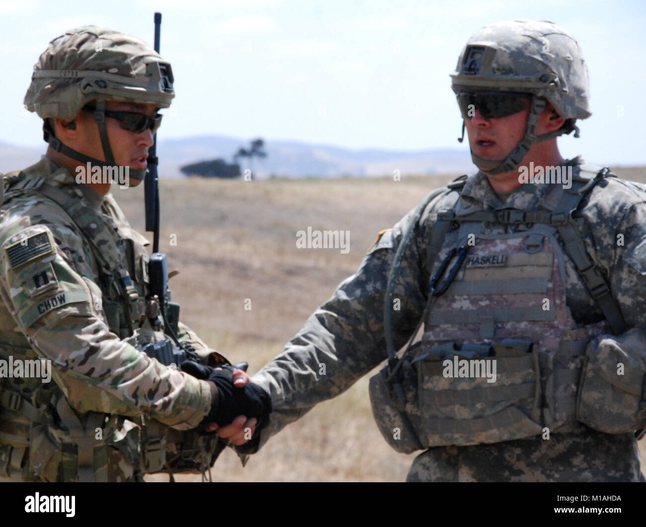 Soldiers from the California Army National Guard's 1-184th Infantry ...