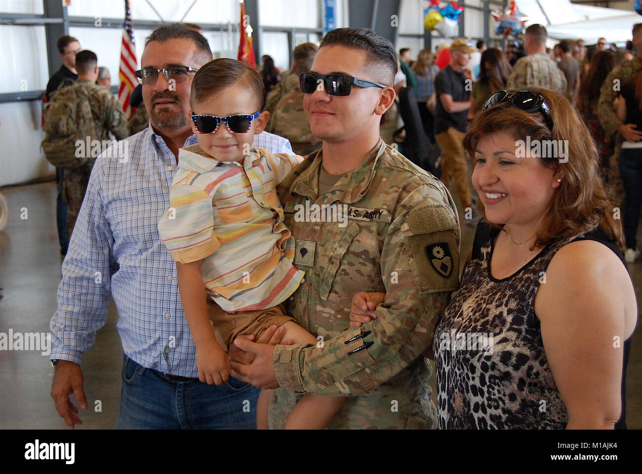 About 160 soldiers from the Cal Guard's 649th Engineer Company returned ...