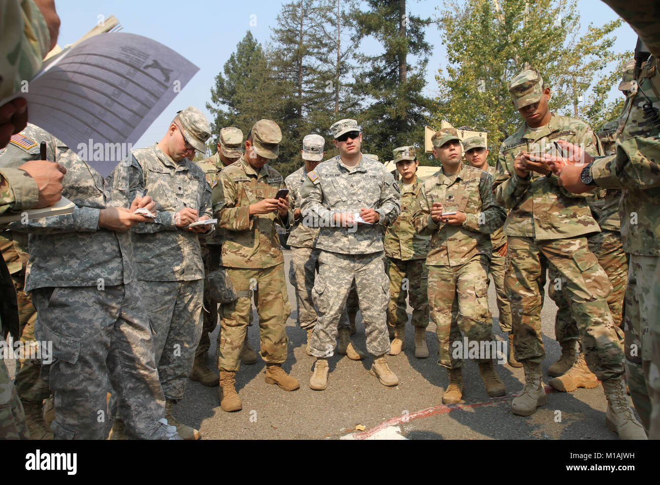 Members of the California Army National Guard’s 40th Military Police ...