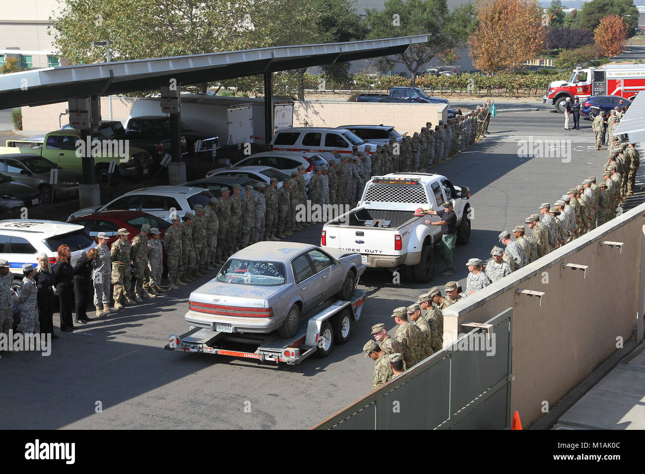 California Army National Guardsmen from the 49th Military Police ...