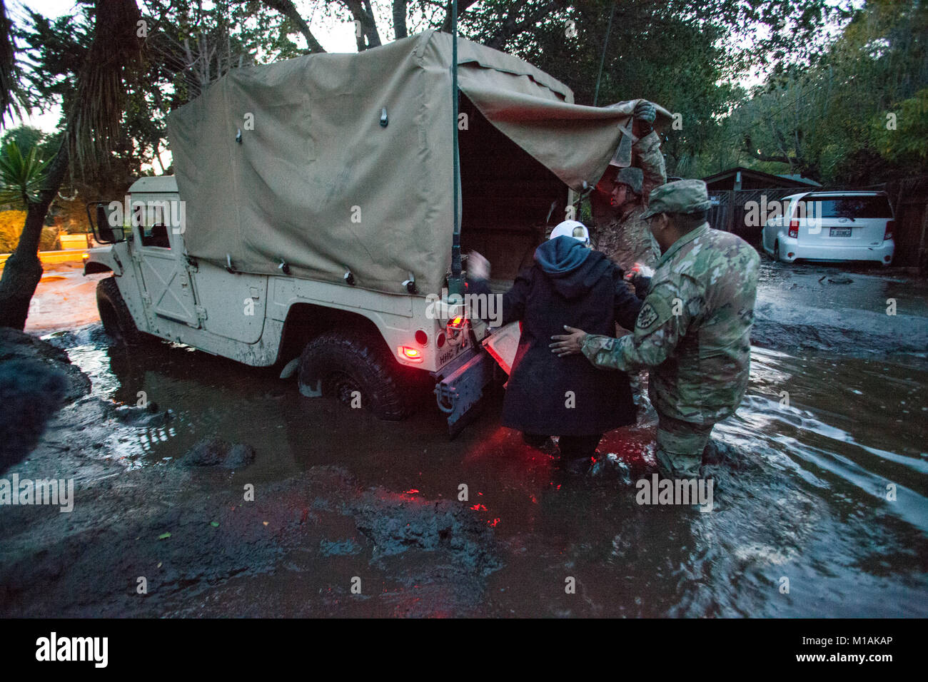 Soldier rescuing woman hi-res stock photography and images - Alamy