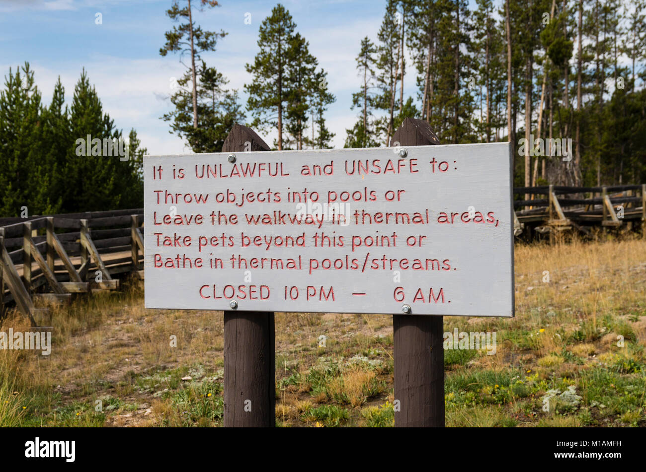 Yellowstone National Park Sign Stock Photos & Yellowstone National Park ...