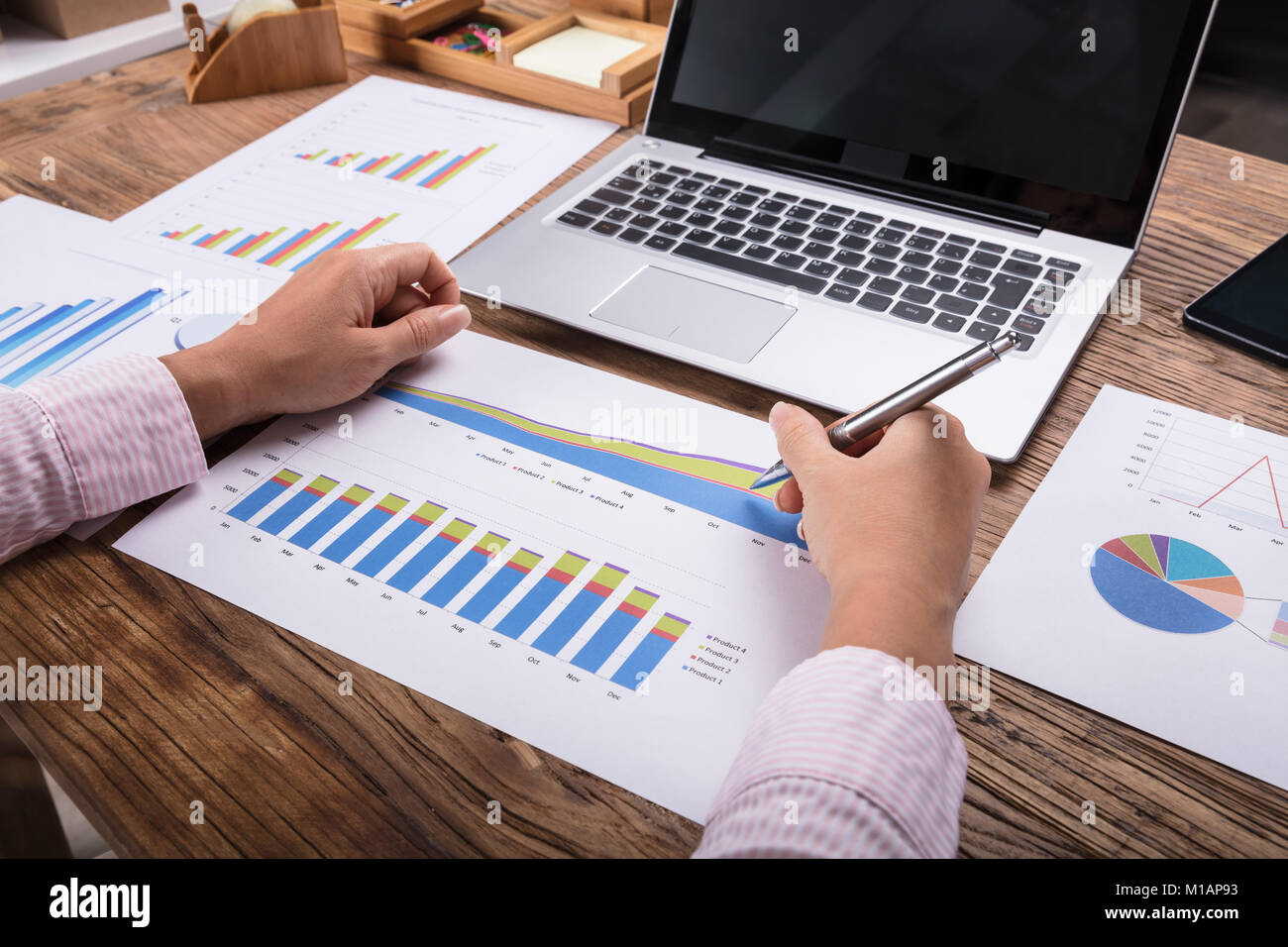 Close-up Of A Businesswoman Analyzing Business Graph At Workplace Stock ...