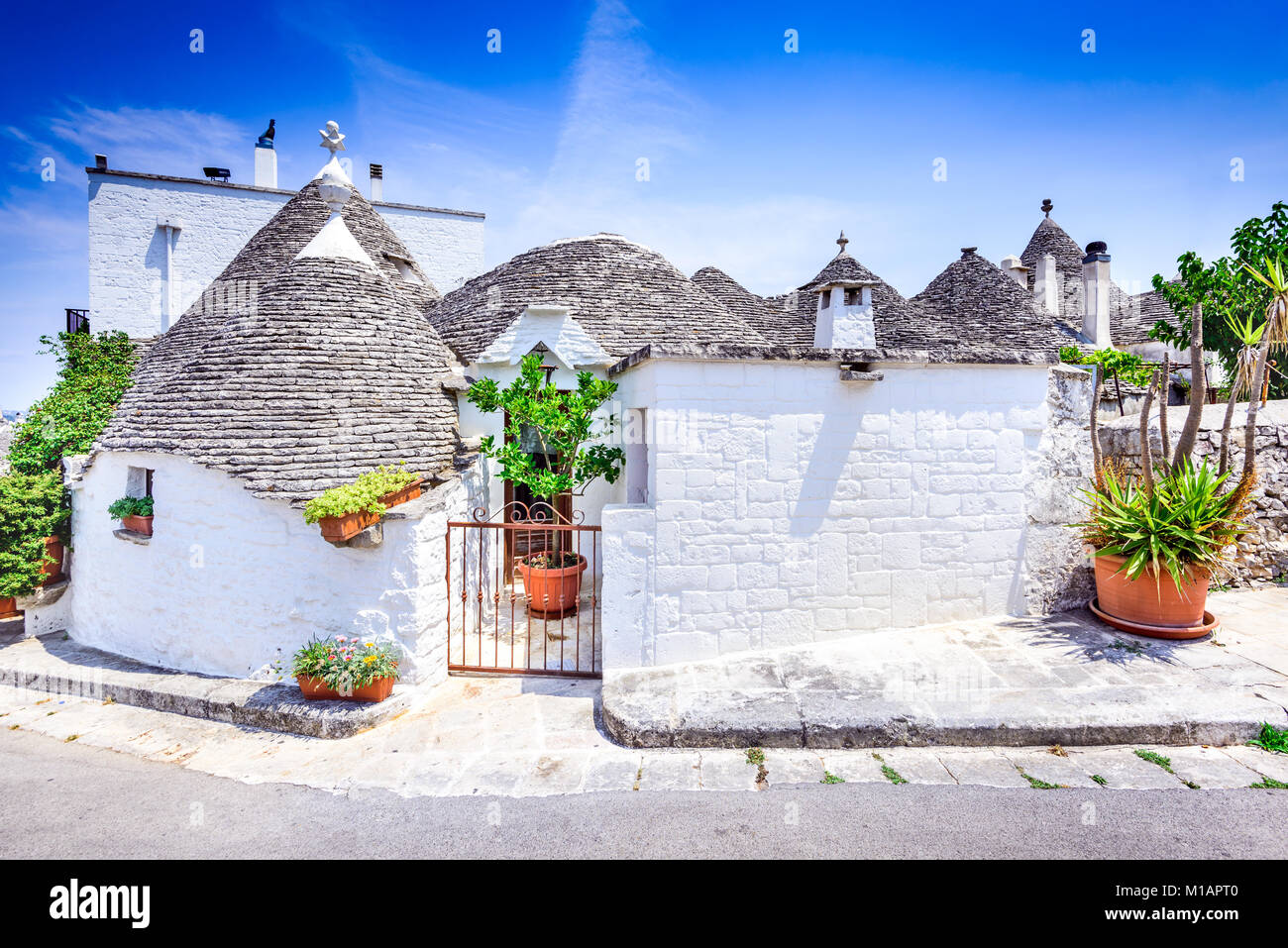 Alberobello, Italy, Puglia. Unique Trulli houses with conical roofs ...