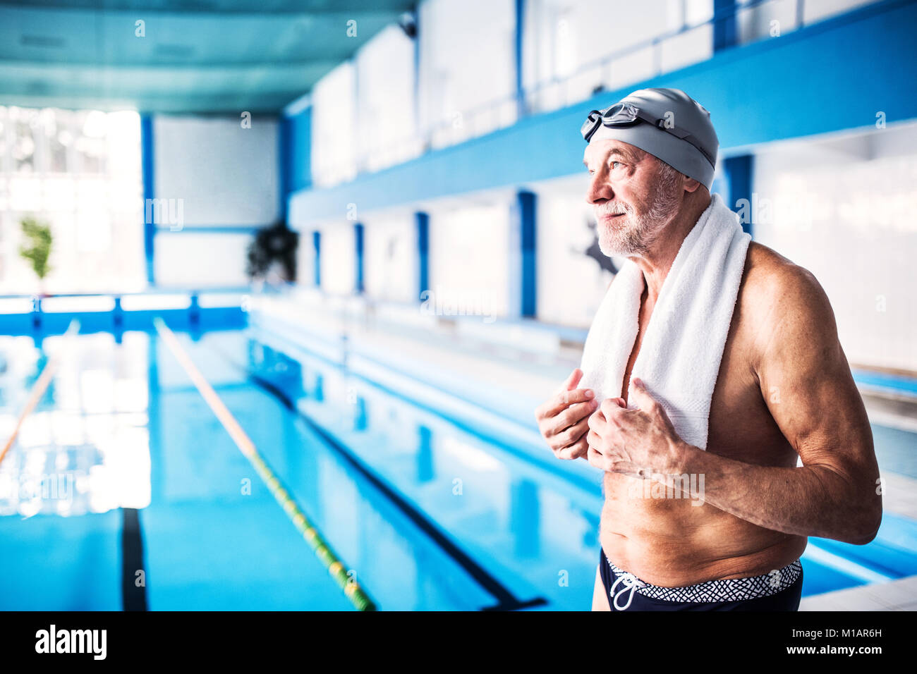 Free standing swimming pool hi-res stock photography and images - Alamy