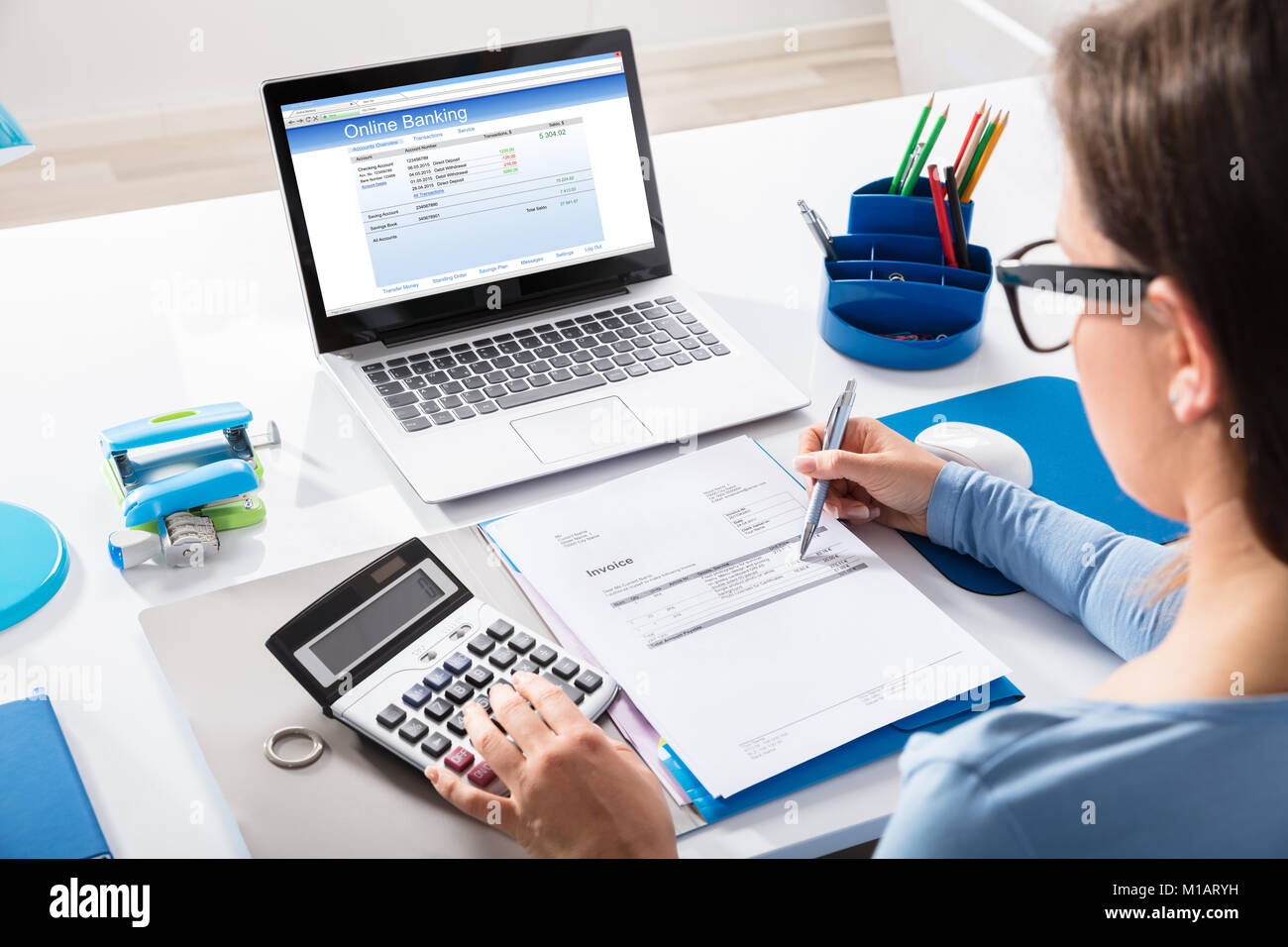 Calculation screen hi-res stock photography and images - Alamy