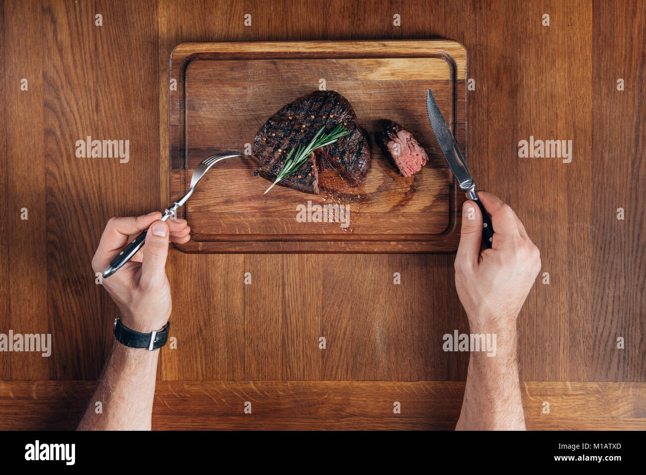 Medium rare steak cut knife hi-res stock photography and images - Alamy