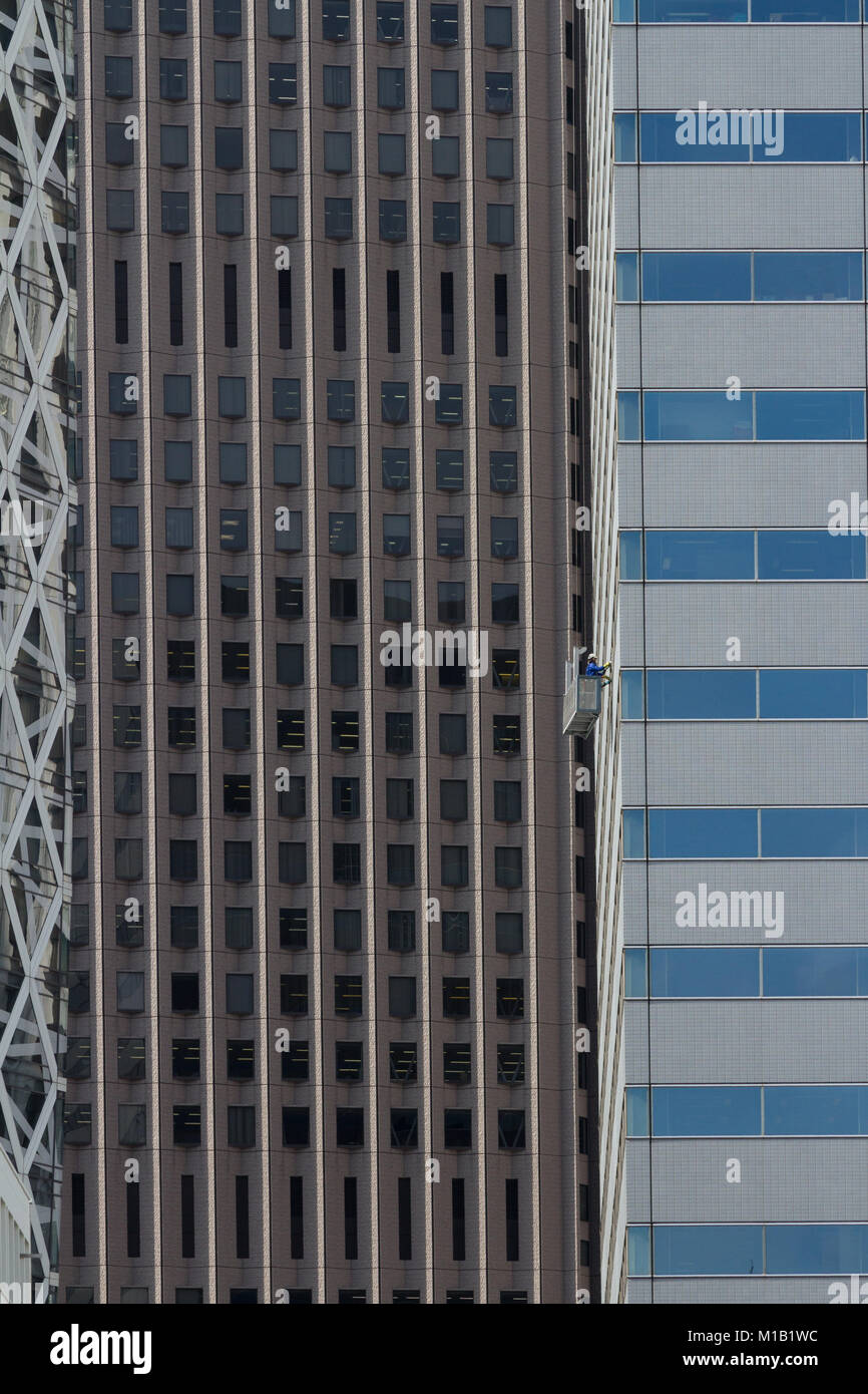 Rope access window cleaning hi-res stock photography and images - Alamy
