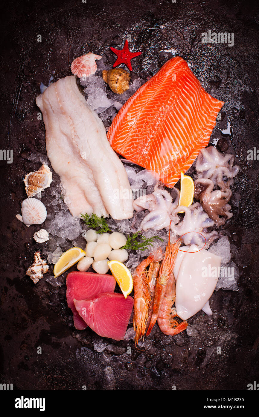 Seafood on the ice Stock Photo - Alamy
