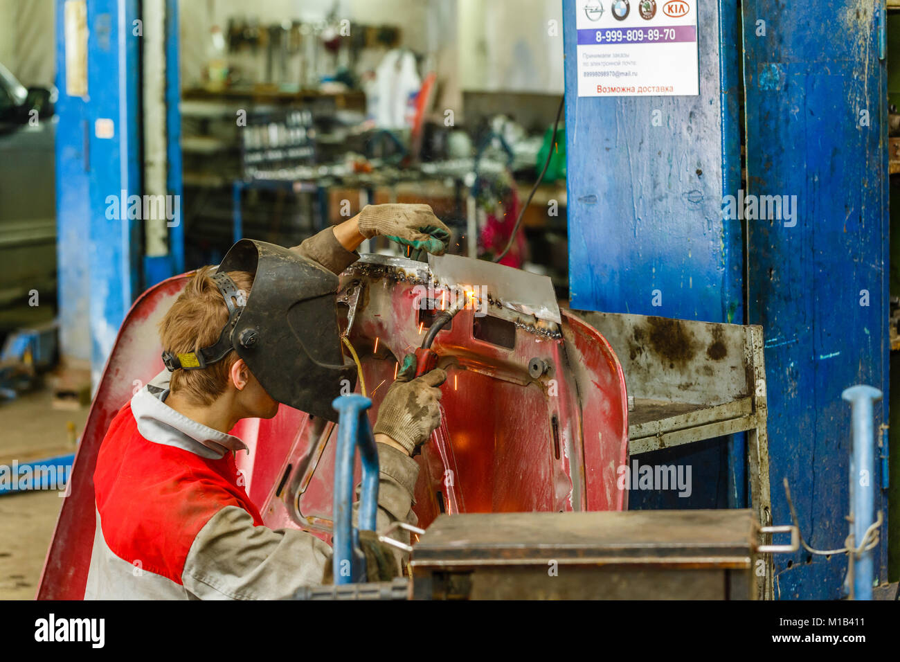 Service-man at work Stock Photo - Alamy