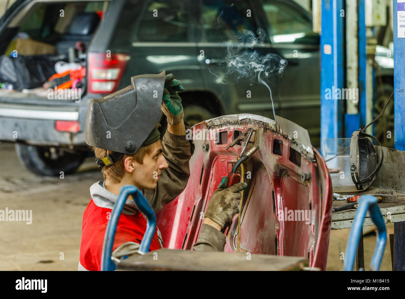 Service-man at work Stock Photo - Alamy