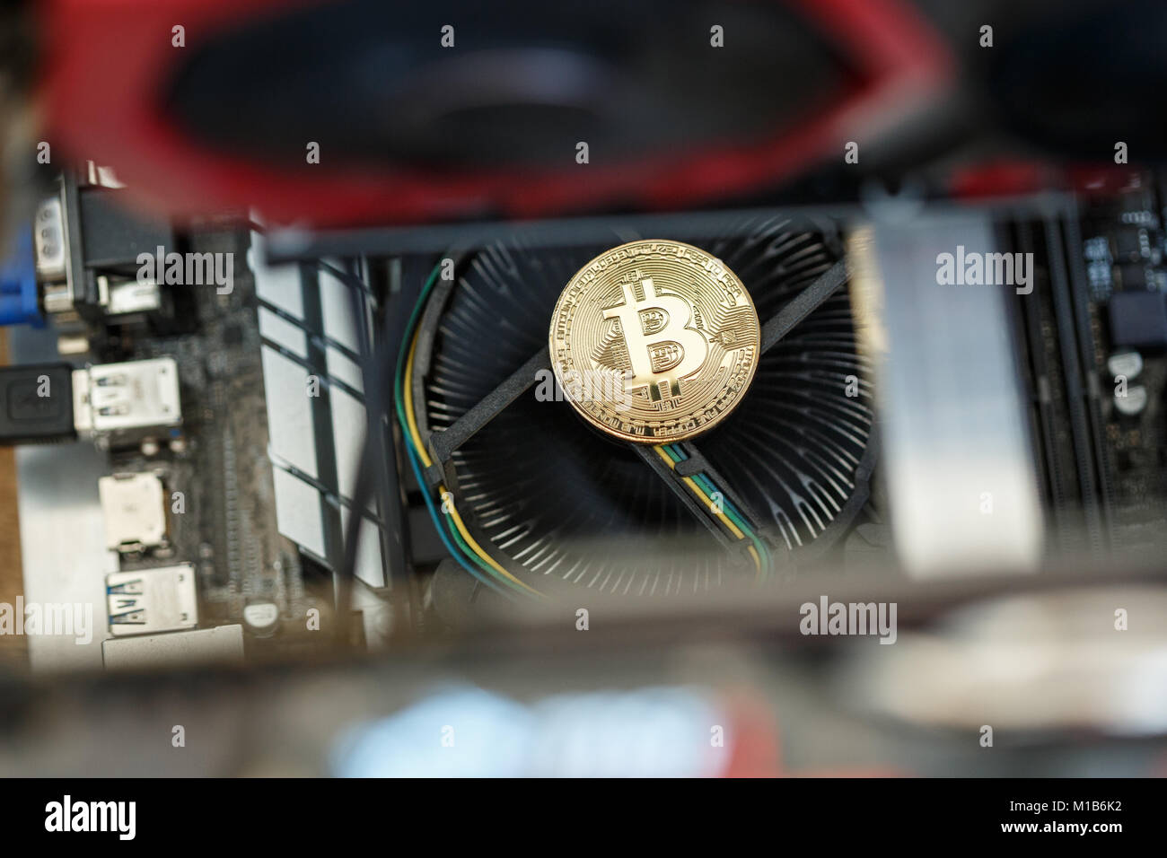 Cryptocurrency mining computer hi-res stock photography and images - Alamy