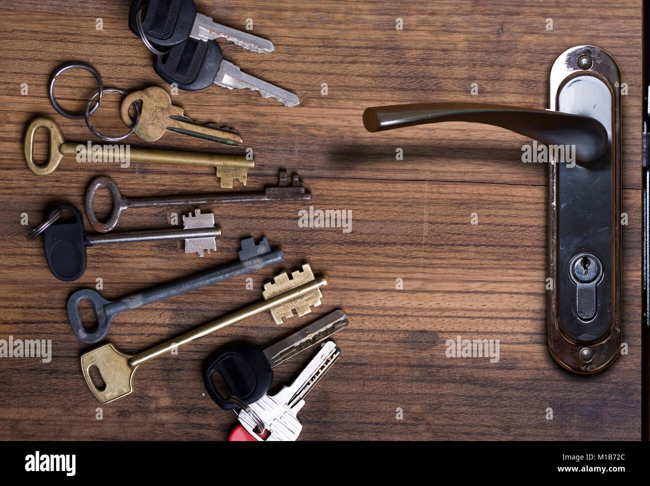 key wooden background Stock Photo - Alamy