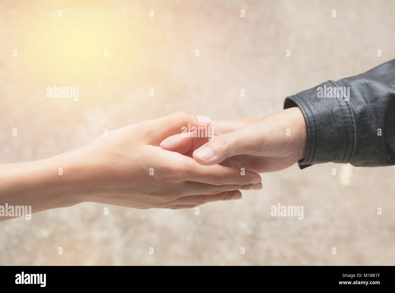Women shaking hands friends hi-res stock photography and images - Alamy