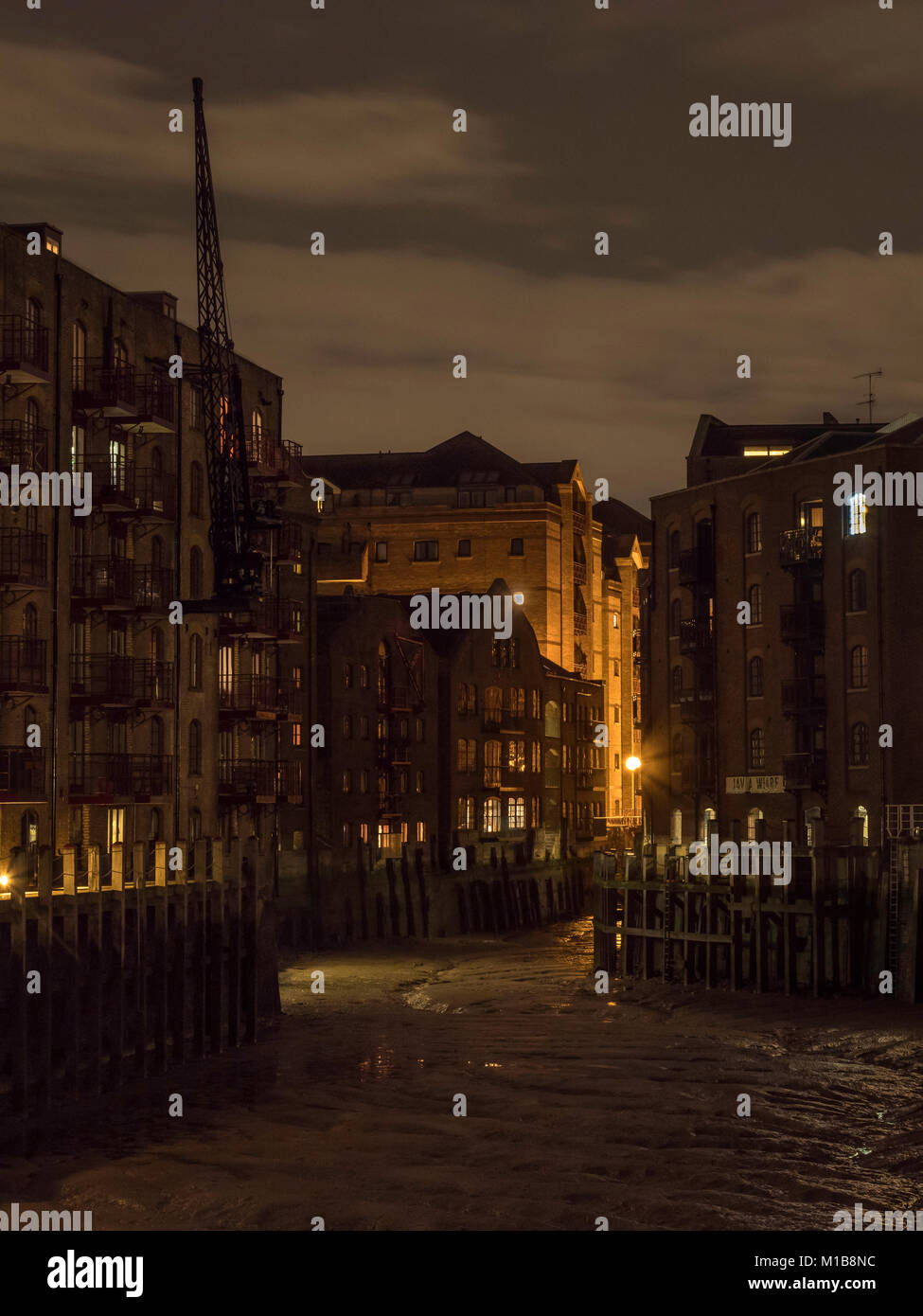 Old dock buildings hi-res stock photography and images - Alamy