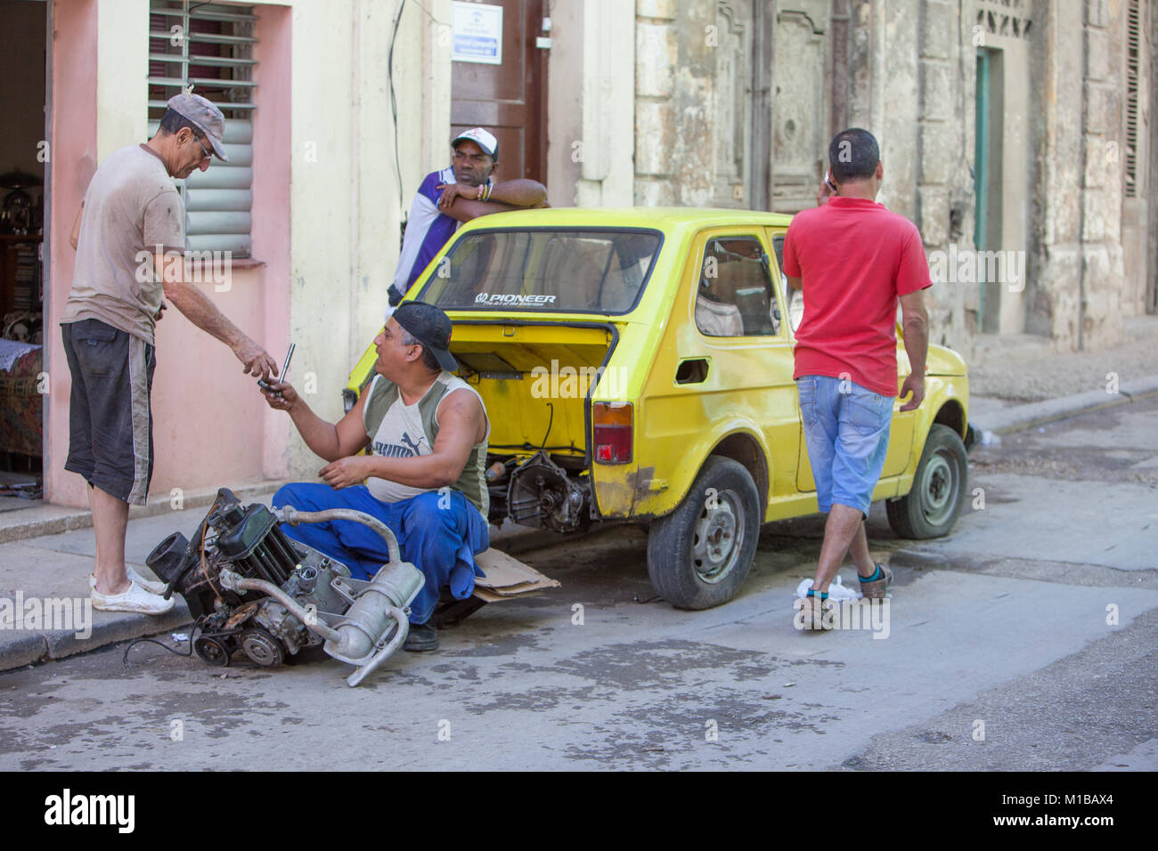 Roadside Car Repairs Stock Photo - Alamy
