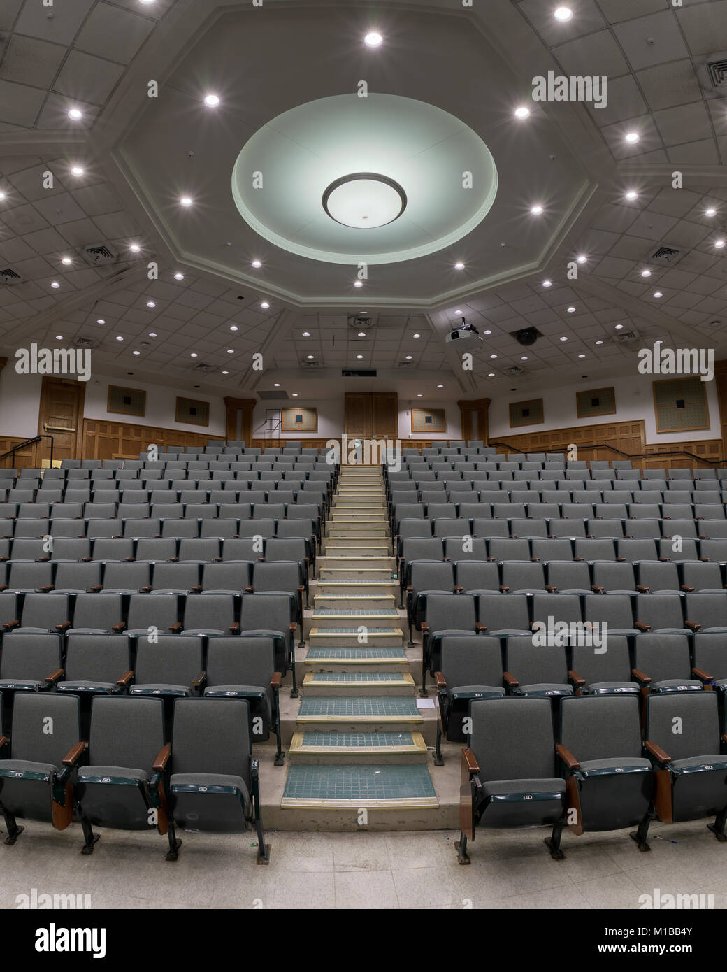 Lecture hall in the Noyes Laboratory of Chemistry building (built in ...