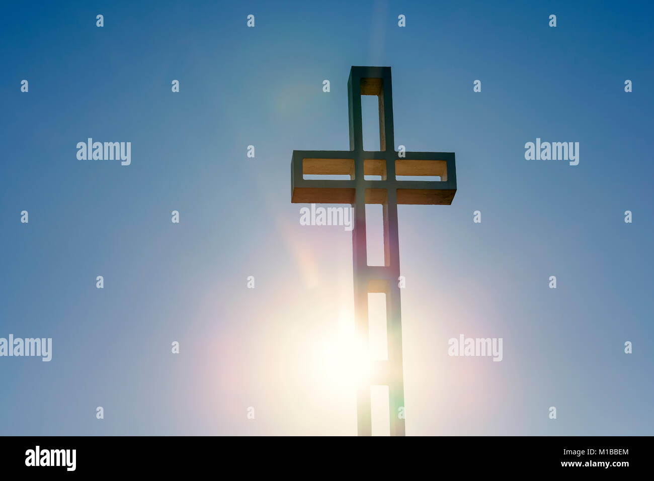 Mount Soledad Cross with bright sunlight. Mount Soledad Park, La Jolla ...