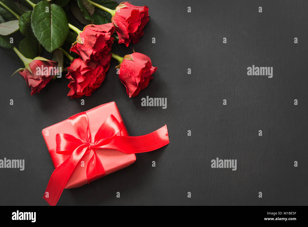Red rose black ribbon hi-res stock photography and images - Alamy