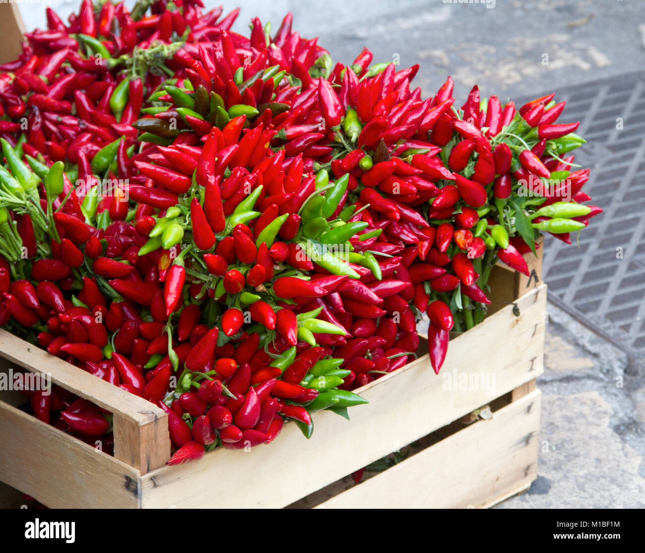 Box fresh red chillies hi-res stock photography and images - Alamy