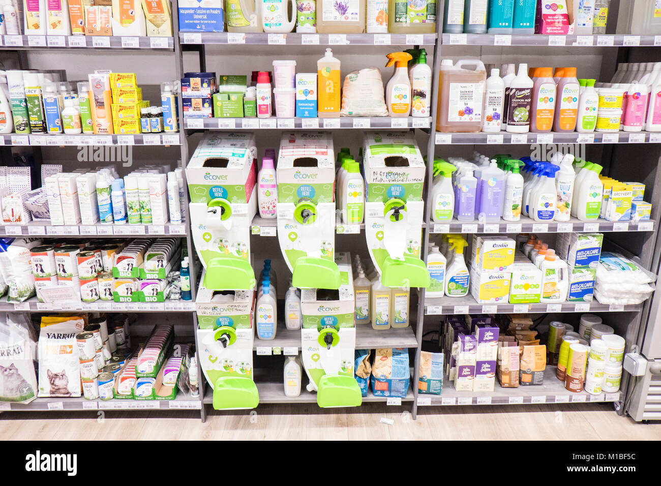 Food waste supermarket france hi-res stock photography and images - Alamy