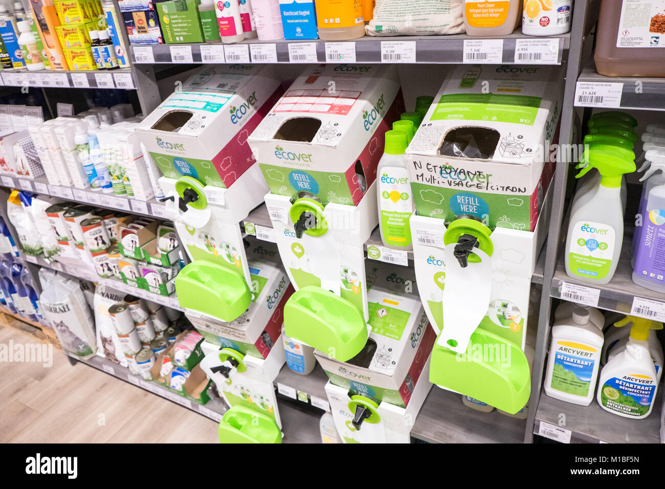 Food waste supermarket france hi-res stock photography and images - Alamy