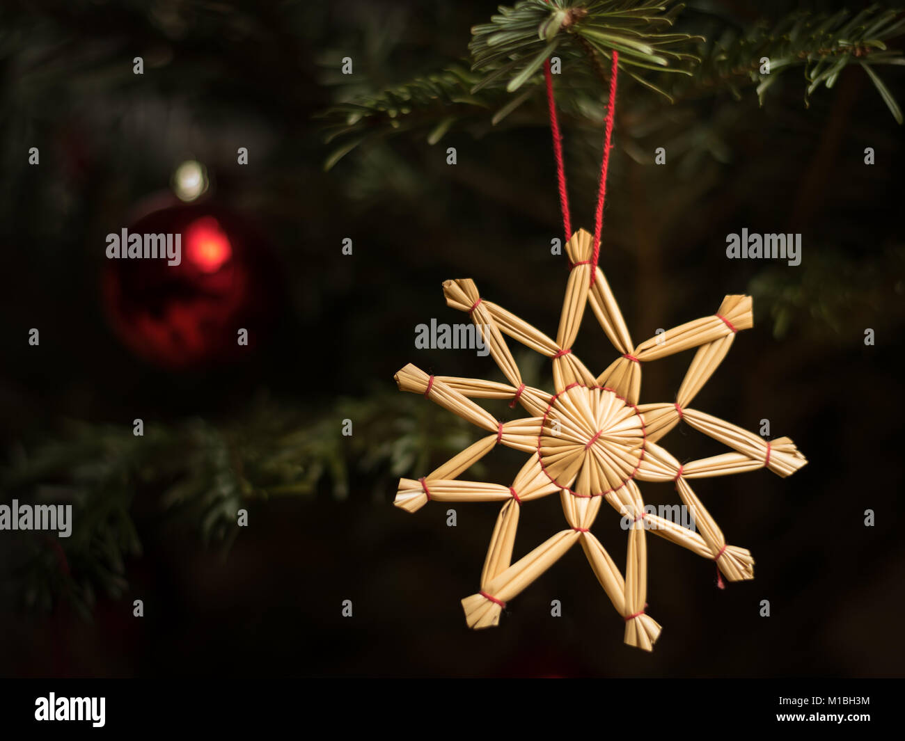 Straw stars hi-res stock photography and images - Alamy