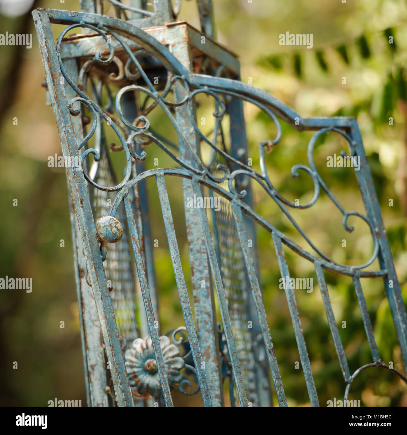 A broken and rusty fence Stock Photo - Alamy