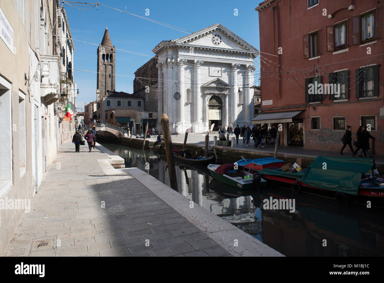 Chiesa di San Barnaba, Dorsoduro, Venice, Italy Stock Photo - Alamy