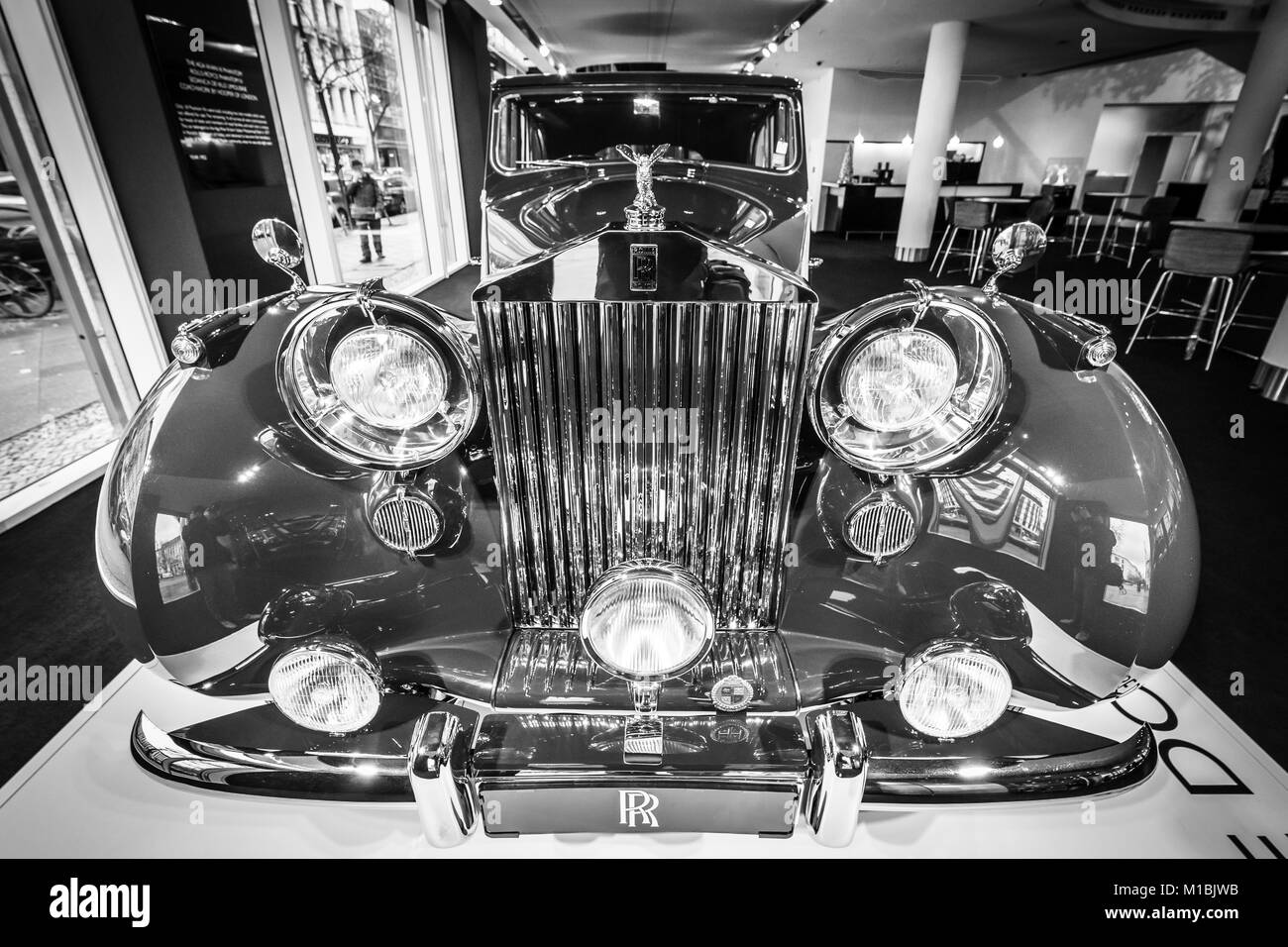 Rolls royce phantom iv Black and White Stock Photos & Images - Alamy