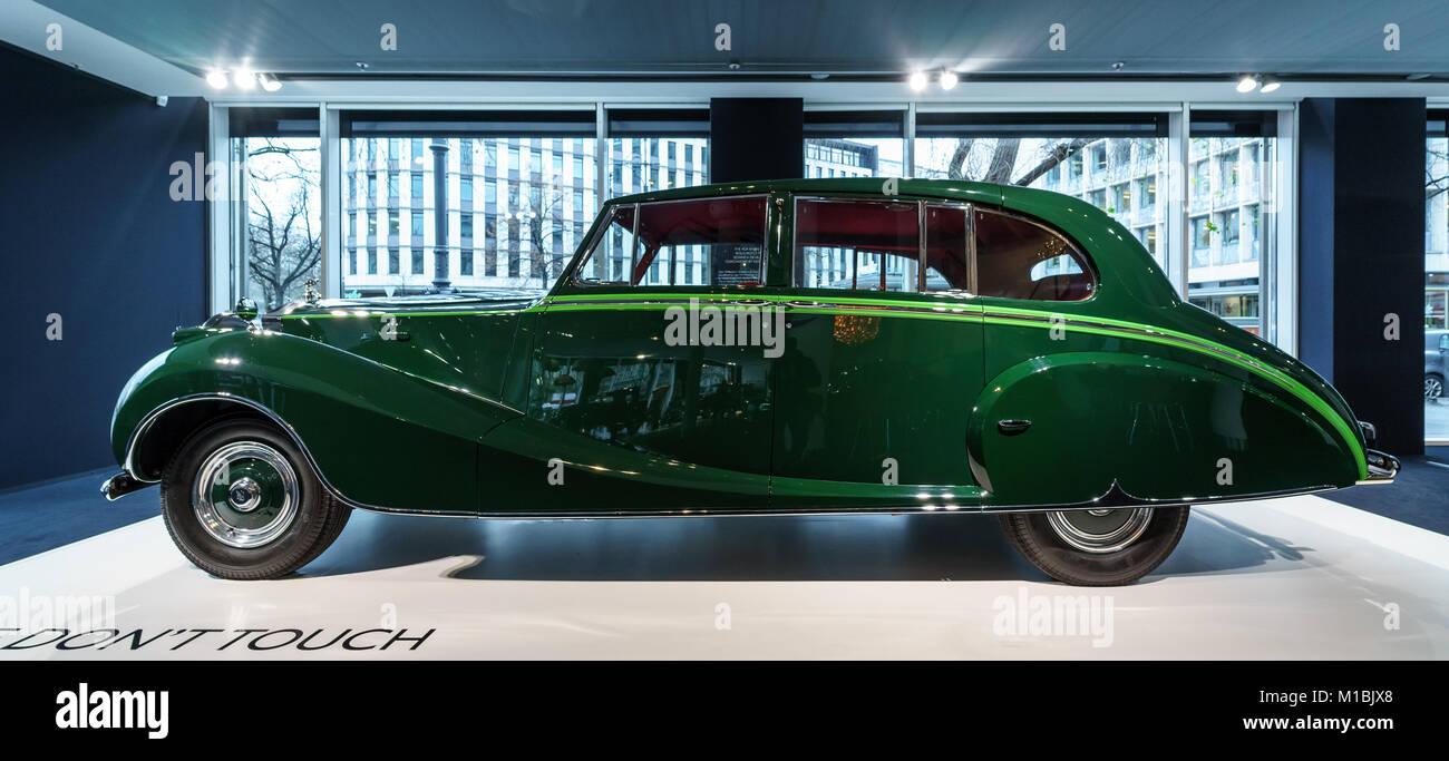 BERLIN - DECEMBER 21, 2017: Showroom. Luxury car Rolls-Royce Phantom IV ...