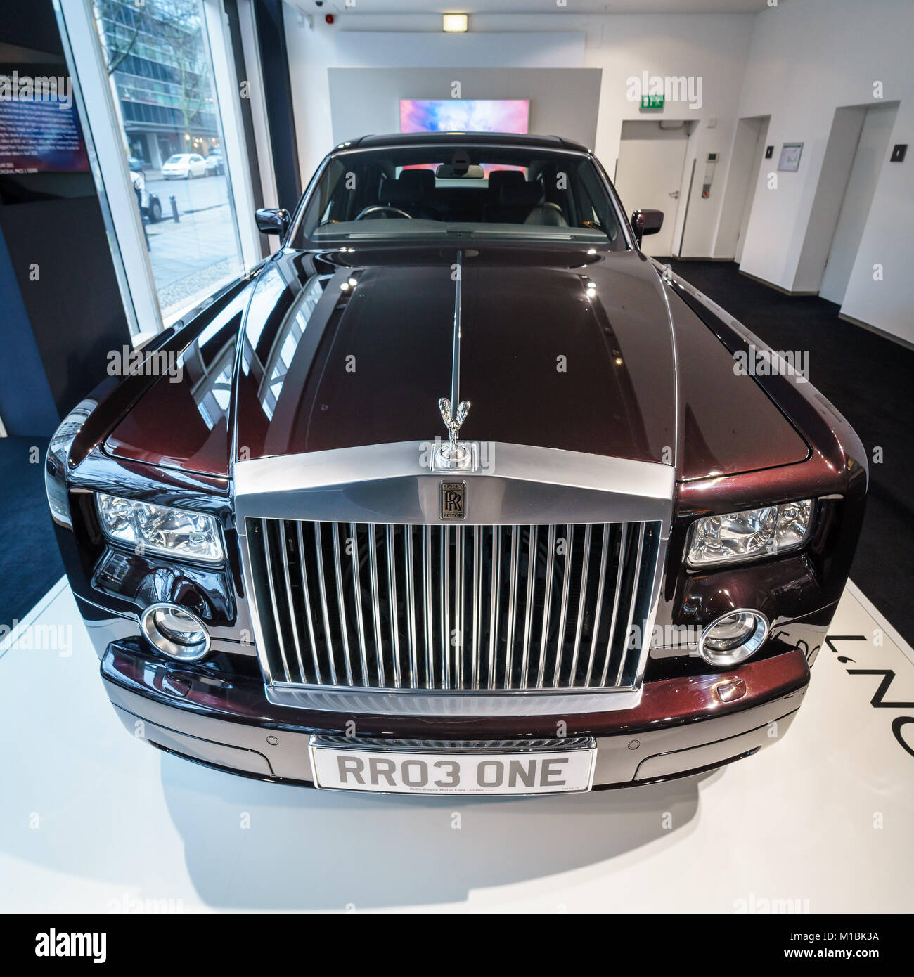 Rolls royce phantom vii hi-res stock photography and images - Alamy