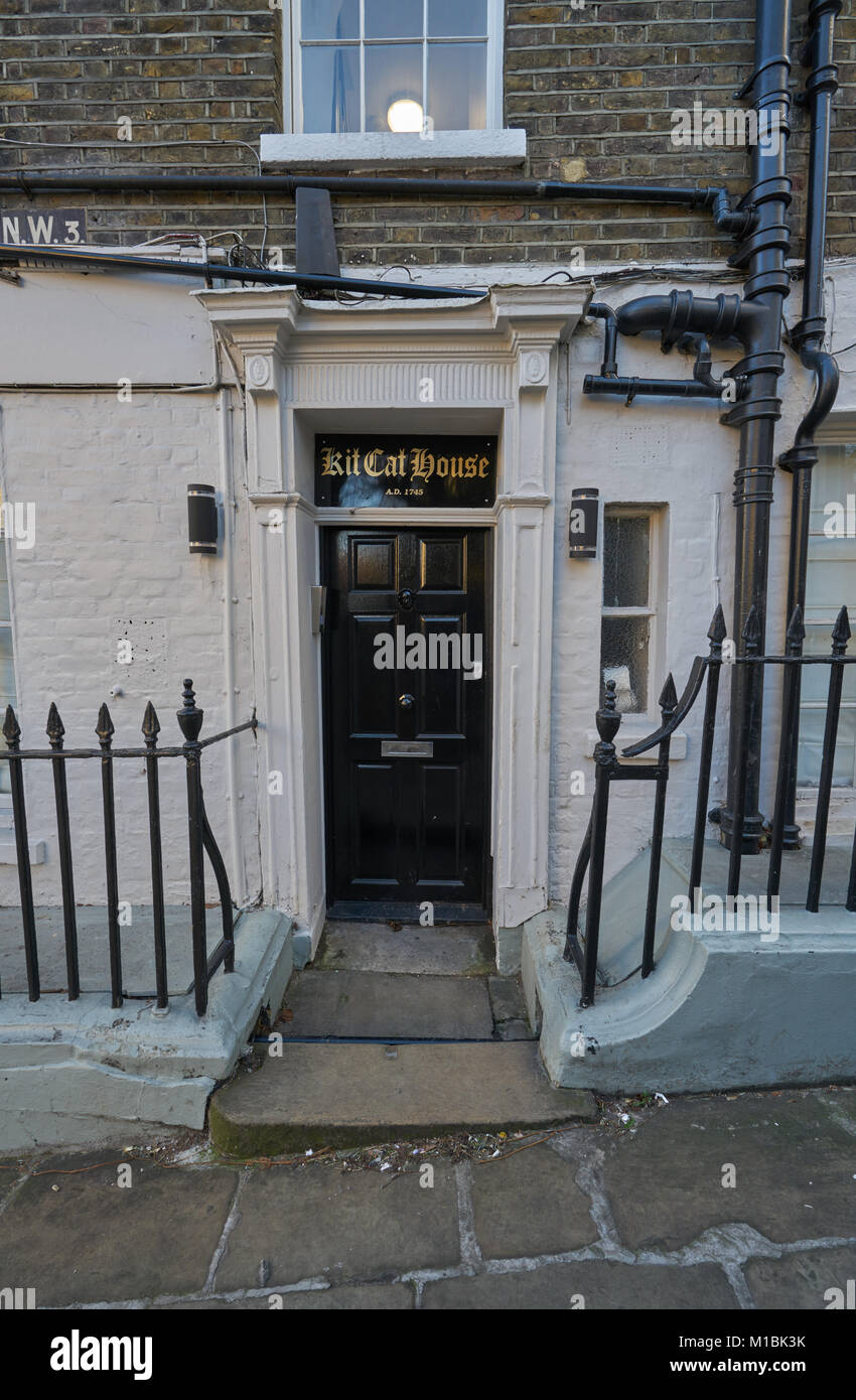 Kit kat club hi-res stock photography and images - Alamy