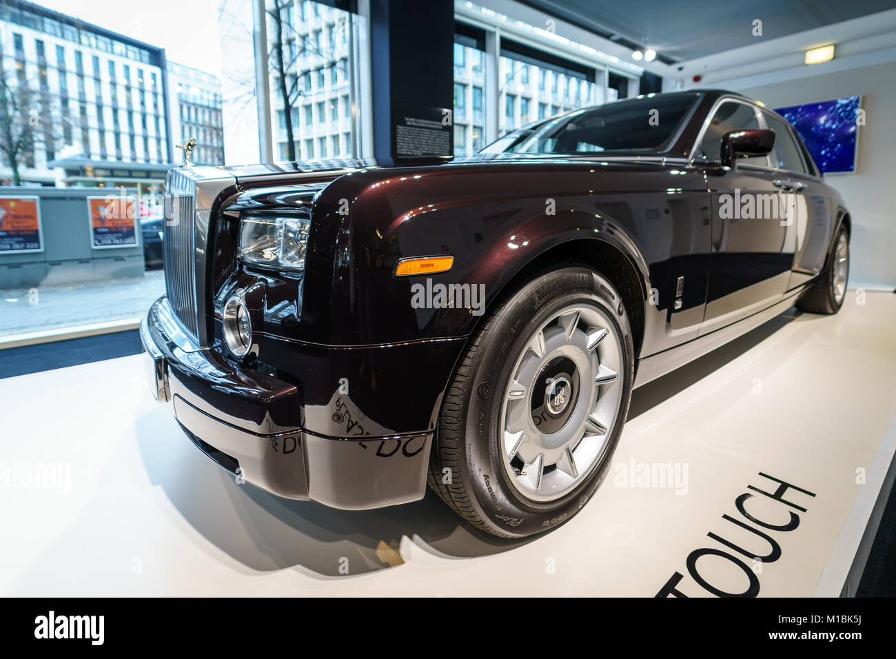 Rolls royce phantom vii hi-res stock photography and images - Alamy