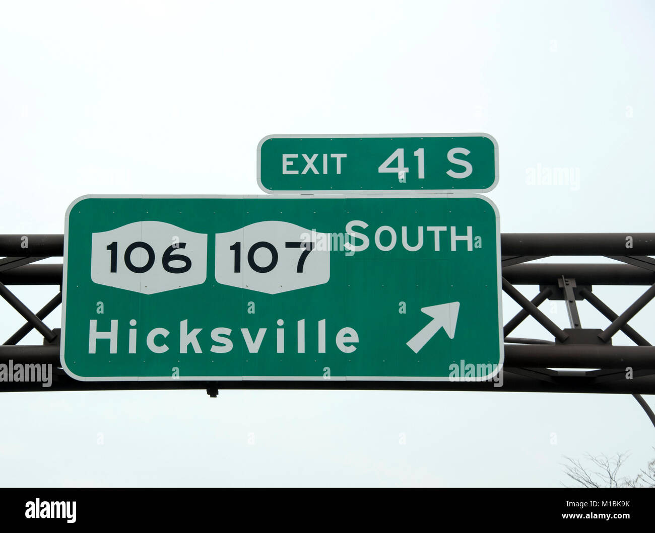 Green Interstate exit sign for Hicksville, New York Stock Photo - Alamy